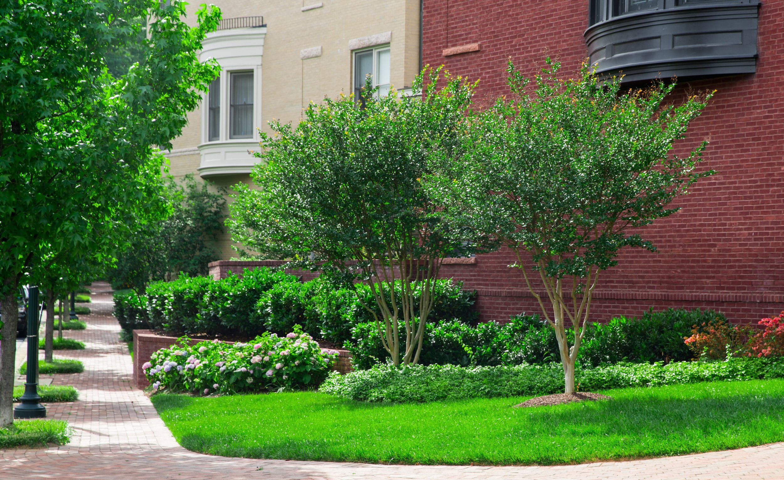 The Best Landscape Design Ideas For Brick Buildings