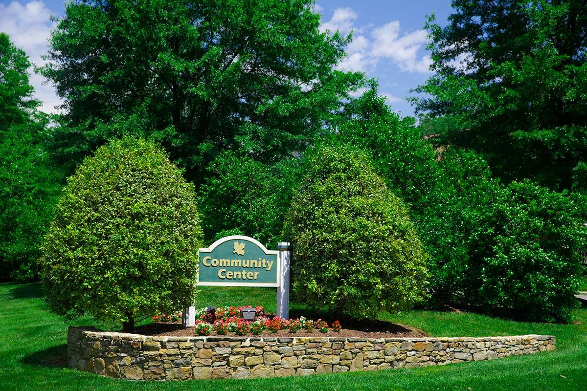 Landscaping Around Signage: 6 Tips And Tricks From The Pros