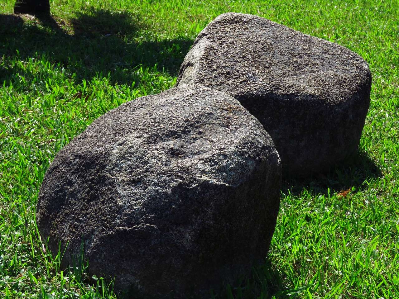 How to Use Large Rocks in Landscaping? (3 Solid Examples)