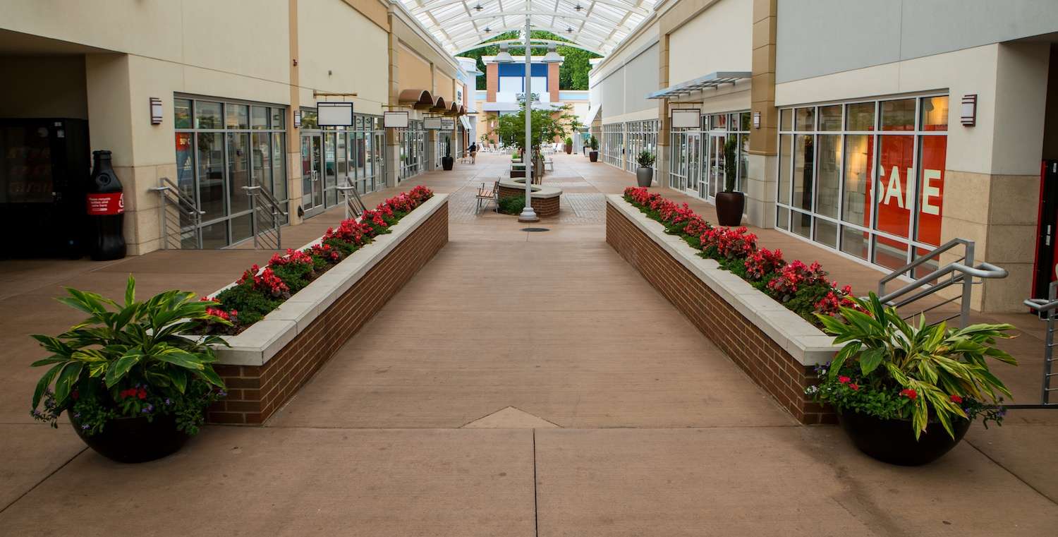 Revitalizing Retail Spaces: Landscaping Ideas to Attract More Customers