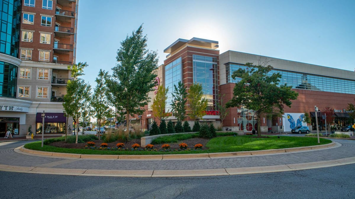 Revitalizing Retail Spaces: Landscaping Ideas to Attract More Customers