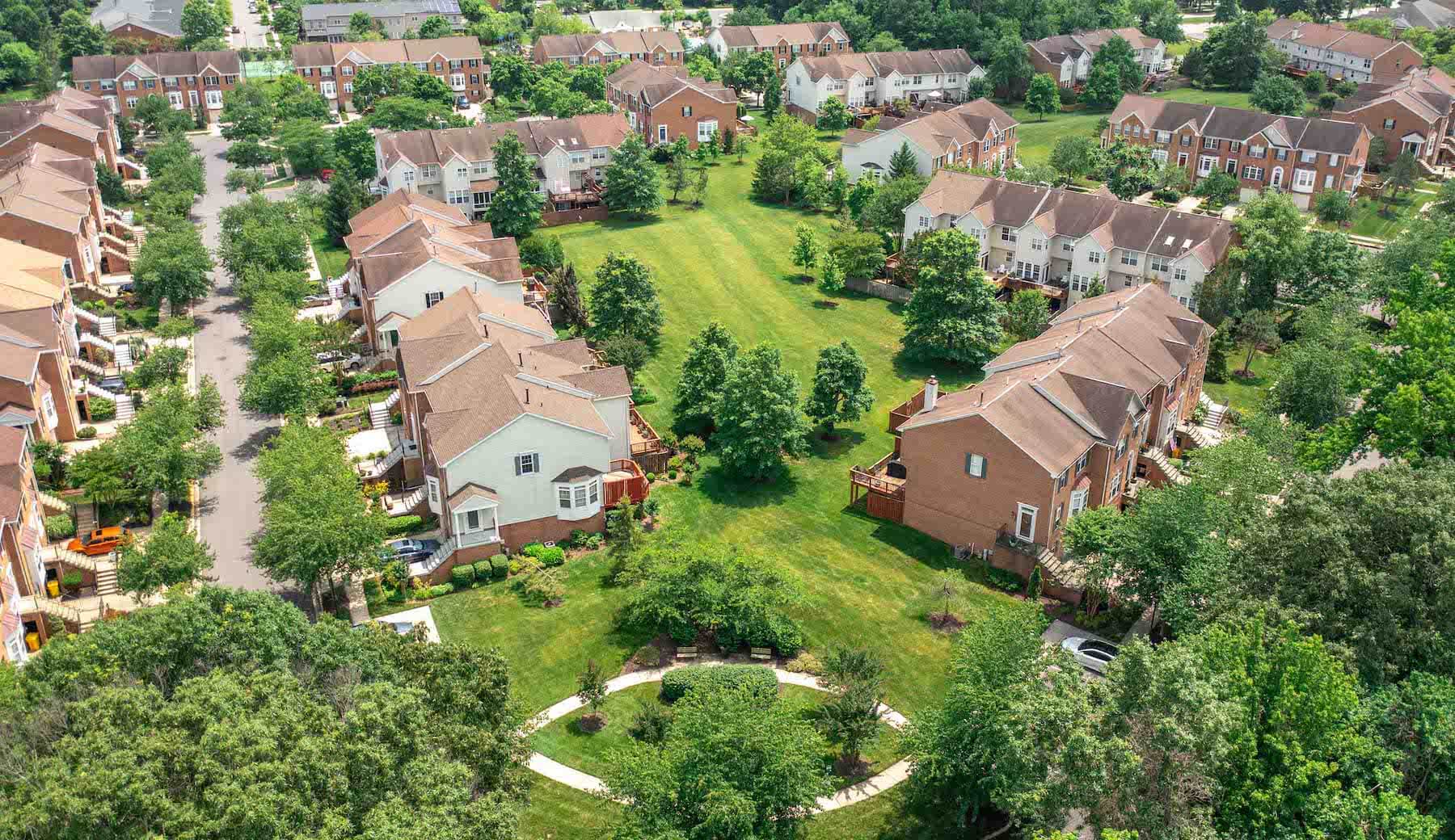 The Essential HOA Landscape Maintenance Guide for Board Members